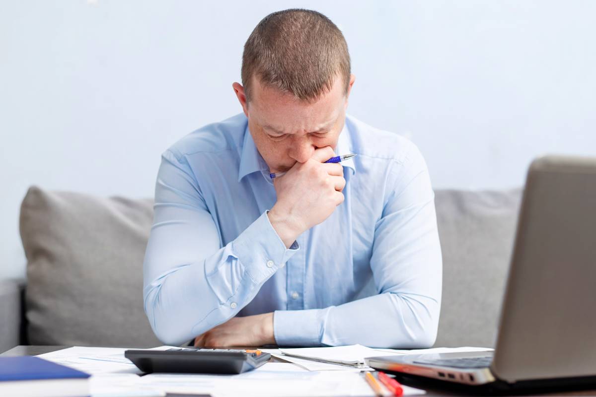 Drsná rána pro Čechy. Najednou přišli o velkou část svých úspor. Už s ...