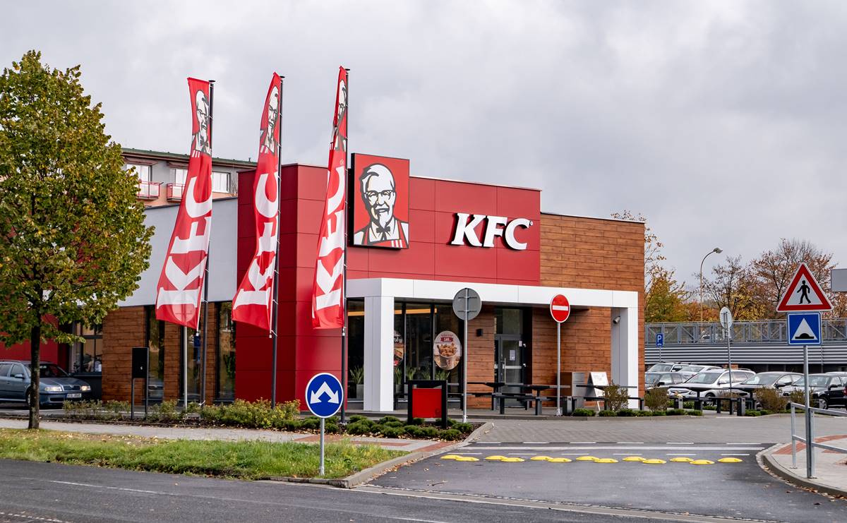 KFC jde v Česku do kytek. Zákazník vyfotil, jak vypadají nově "velké ...